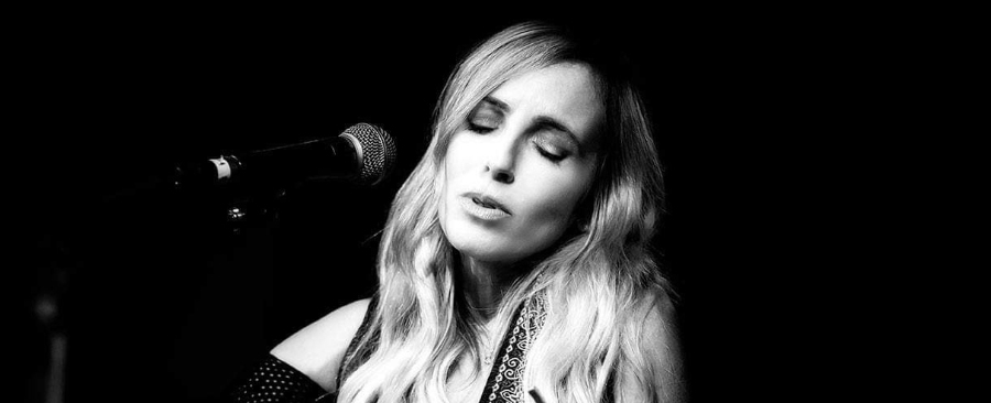 PREMIERE // JUDY PASTER releases heartfelt single ‘With A Kiss ...